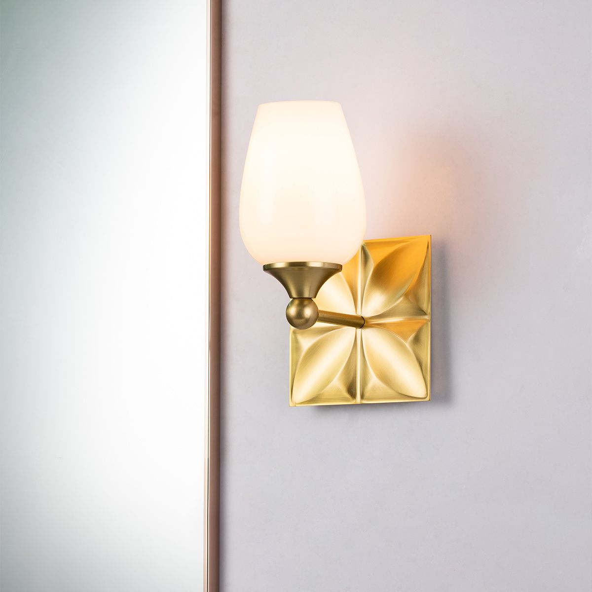 Epsilon 1 Light Wall Light Aged Brass – Decor Lighting